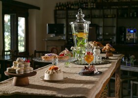 Café da manhã, almoço e jantar; culinária regional 