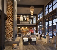 Área de estar no saguão