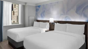 Quarto, 2 camas de casal | Roupas de cama premium, edredons de pluma, camas com colchões pillow-top