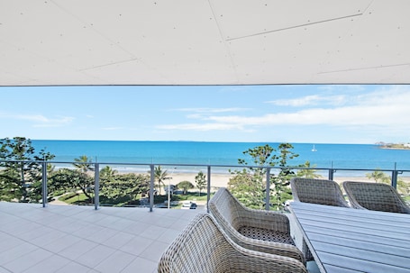 3 Bedroom East Facing Ocean View | Vista para a praia ou o mar