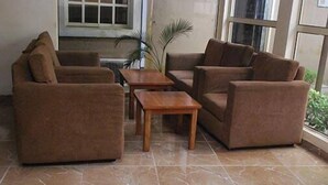 Área de estar no saguão
