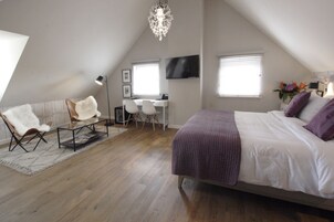 Loft luxo, vista para a cidade | Cofres nos quartos, individualmente decorados