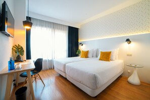 Quarto Duplo ou Twin Standard | Roupa de alta qualidade, minibar, cofre no quarto, secretária 
