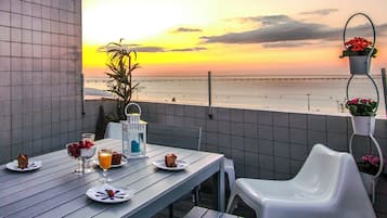 Apartamento premium, 2 quartos, terraço, vista para o rio | Terraço/pátio