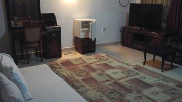 Quarto Duplo Premier | Roupa de alta qualidade, secretária, ferro/tábua de engomar