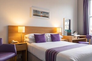 Quarto casal standard | Ferros/tábuas de passar roupa, Wi-Fi de cortesia, roupa de cama