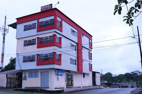 Platinum Class Hostal - Nueva Loja