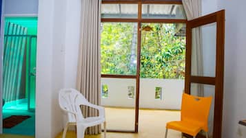 Quarto casal luxo, 1 cama King, vista para a lagoa | Roupas de cama premium, individualmente decorados