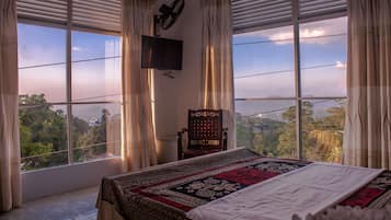Quarto casal superior, 2 quartos, vista para a montanha | 11 quartos, roupas de cama premium, individualmente decorados