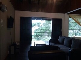 Villa Superior | Sala de estar | Televisor LCD, leitor de DVD 