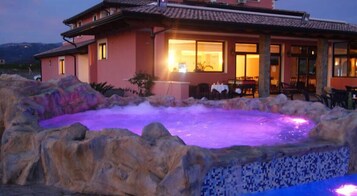 Banheira de hidromassagem exterior