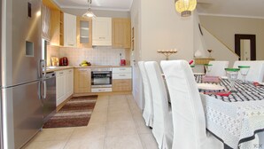 Vila premium, 4 quartos | Opções para refeição no quarto