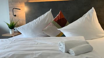 Quarto casal | 1 quarto, frigobar, individualmente decorados