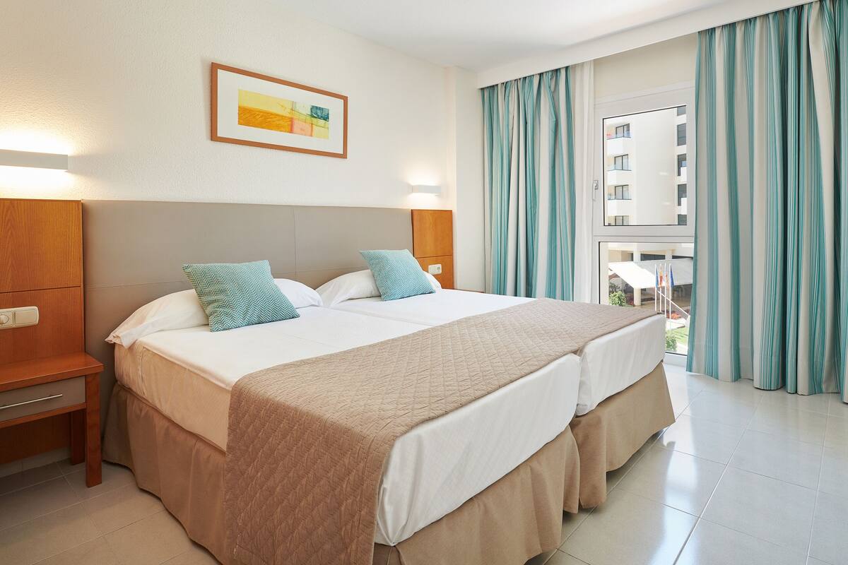 1 quarto, minibar, cofre no quarto, secretária 