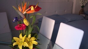 Pequenos-almoços, almoços, jantares servidos, cozinha internacional 