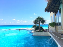 2 piscinas externas, guarda-sóis, espreguiçadeiras