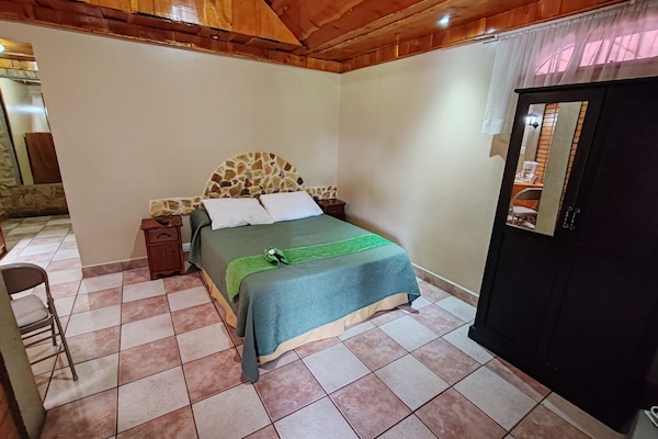 Quarto standard, 1 quarto, banheiro privativo | Ferros/tábuas de passar roupa, camas extras/dobráveis (sobretaxa)