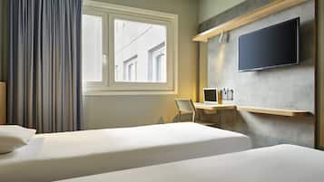 Quarto duplo, 2 camas de solteiro | Escrivaninha, quartos à prova de som, Wi-Fi de cortesia, roupa de cama