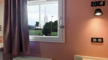 Secretária, Wi-fi grátis, roupa de cama fornecida