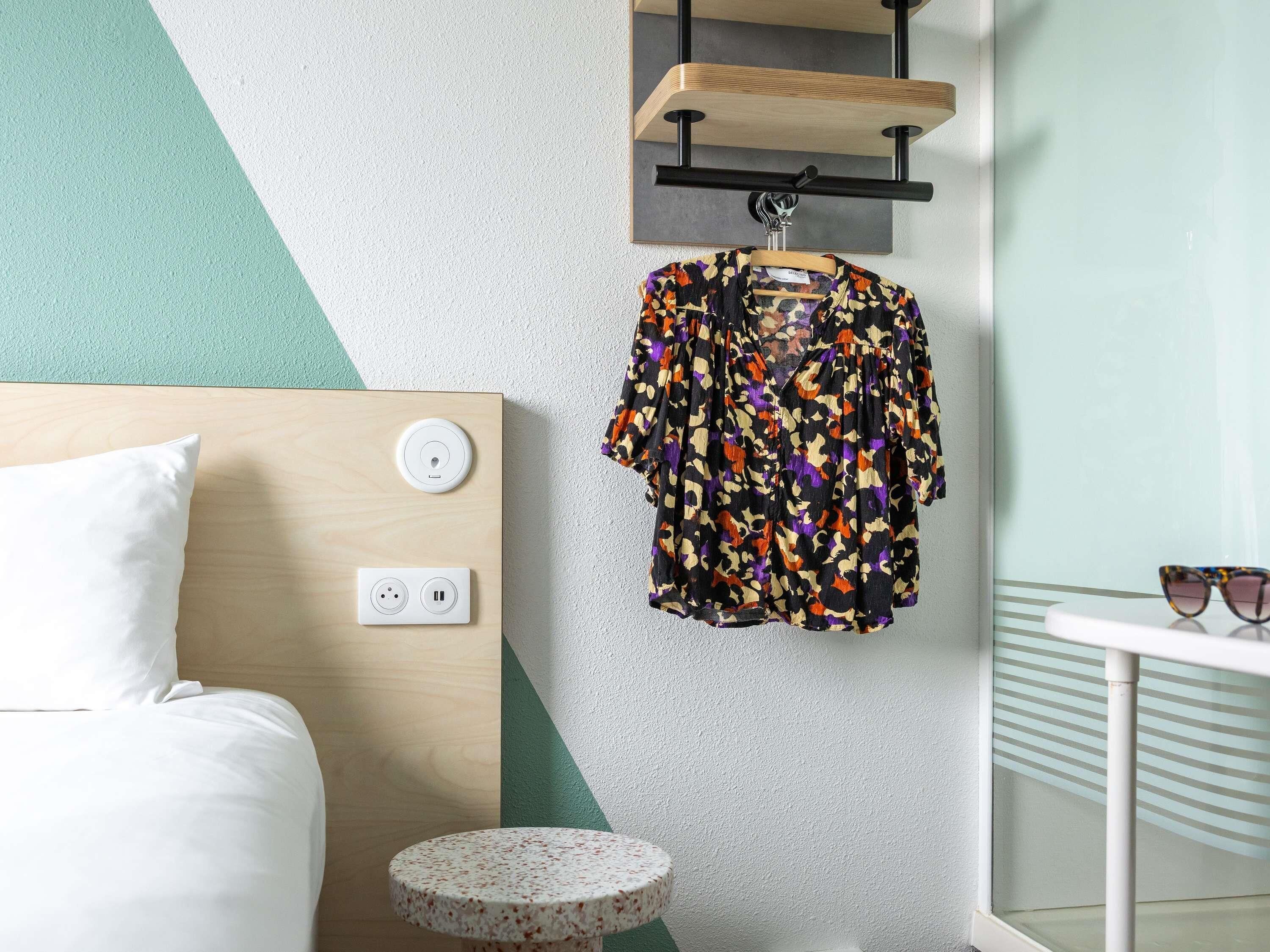 Quarto Twin, 2 camas individuais | Roupa de alta qualidade, secretária, cortinas/cortinados opacos 