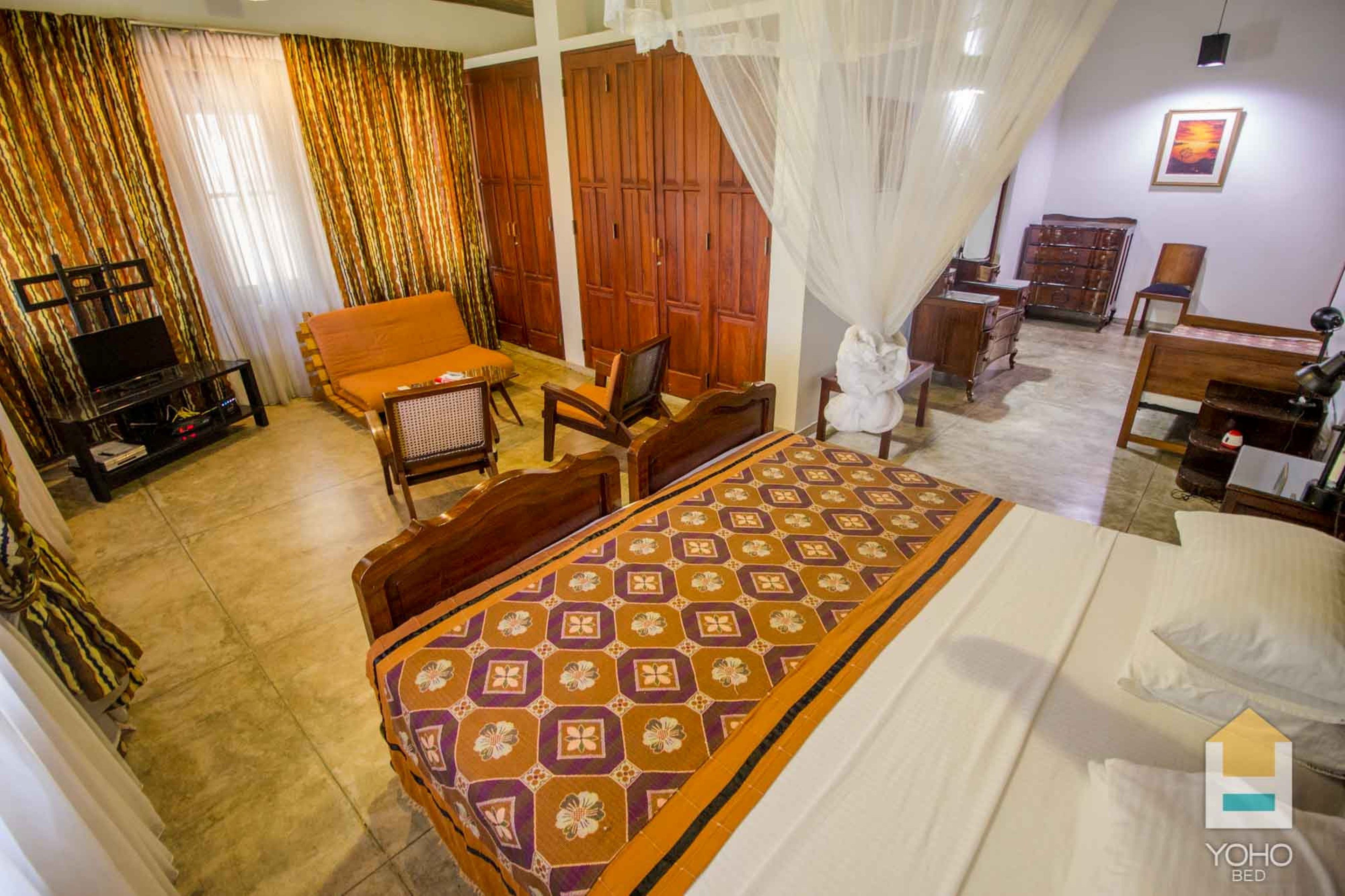 4 quartos, roupa de alta qualidade, secretária, ferro/tábua de engomar 