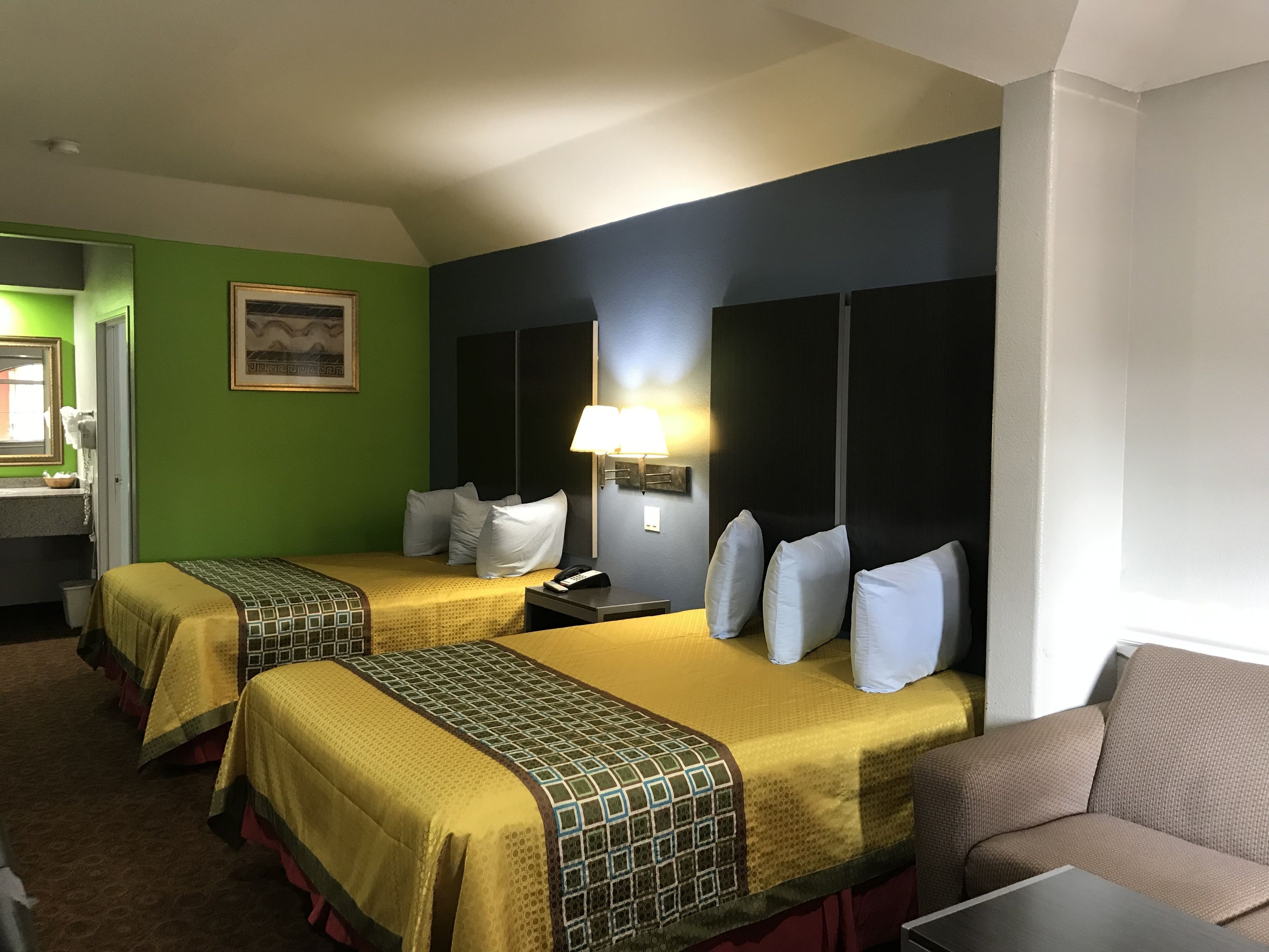 Quarto Deluxe, 2 camas de casal, fumadores | 20 quartos, secretária, quartos insonorizados, ferro/tábua de engomar 