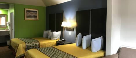 Quarto Deluxe, 2 camas de casal, fumadores | 20 quartos, secretária, quartos insonorizados, ferro/tábua de engomar