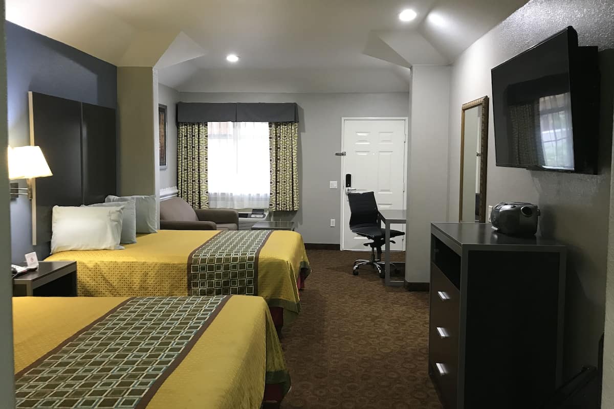 Quarto luxo, 2 camas de casal, para fumantes | 20 quartos, escrivaninha, quartos à prova de som