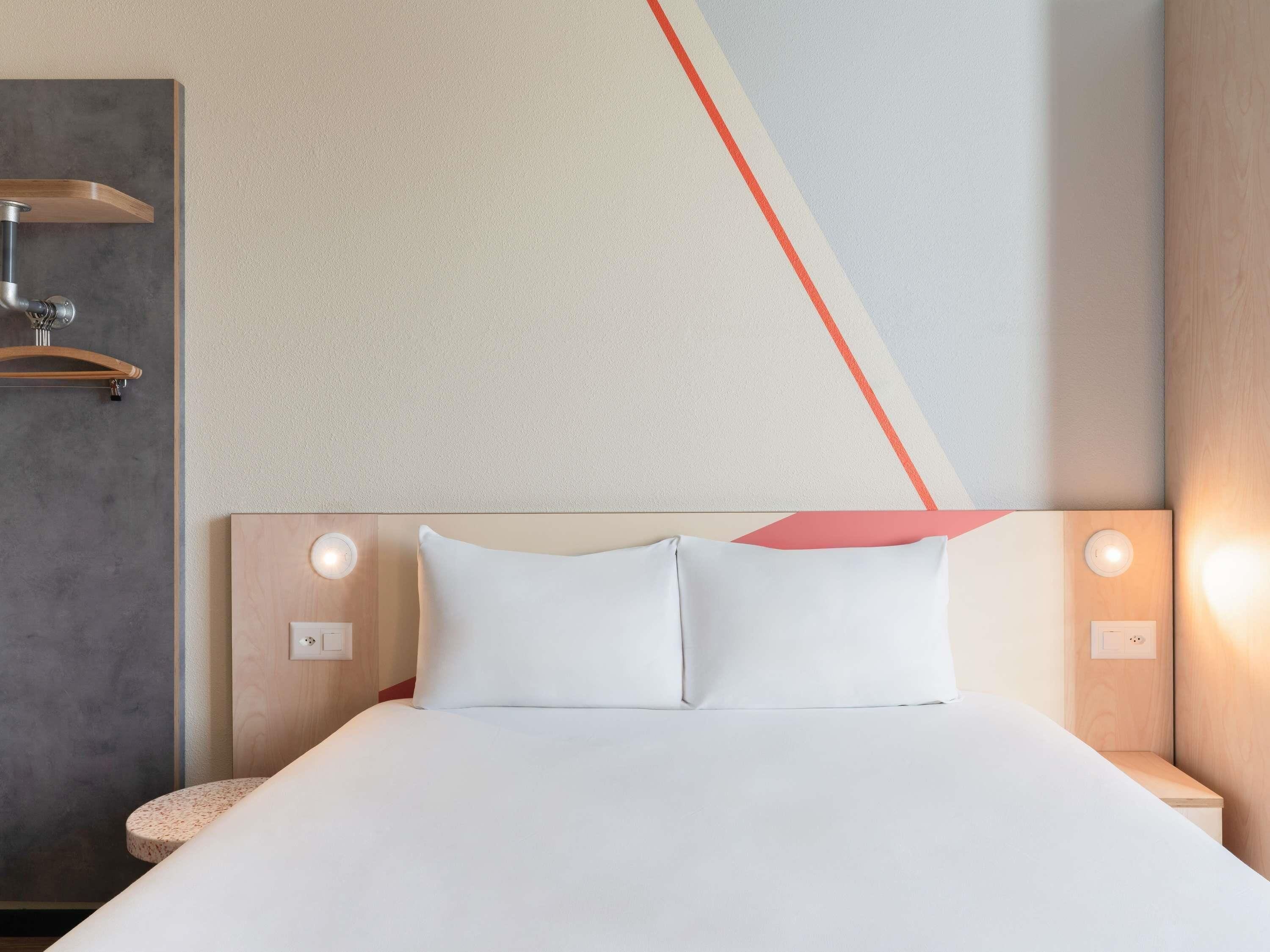 Quarto standard, 1 cama de casal | Roupas de cama premium, cofres nos quartos, escrivaninha
