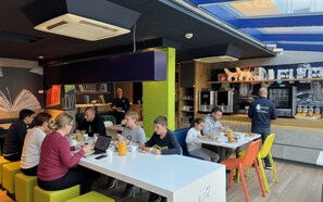 Café da manhã com buffet todos os dias mediante uma taxa