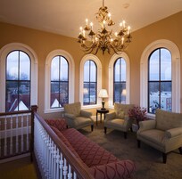 Suíte superluxo, 1 cama Queen e sofá-cama, para não fumantes, na torre | Área de estar | TV