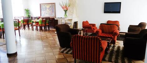 Área de estar no saguão