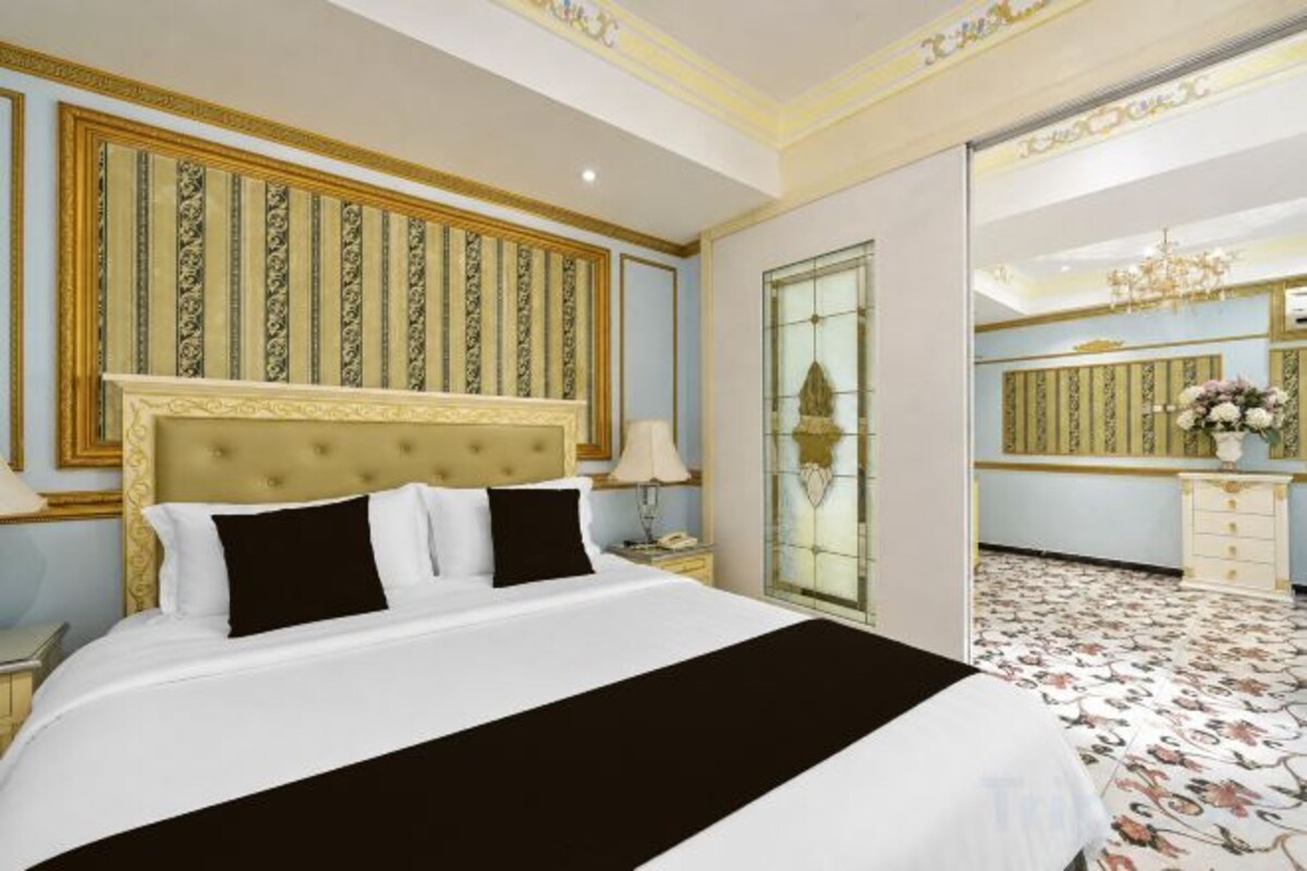 Minibar, cofre no quarto, secretária, quartos insonorizados