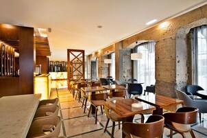 Pequeno-almoço tipo buffet diário (17.50 EUR por pessoa) 