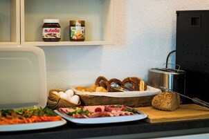 Pequeno-almoço tipo buffet diário mediante uma taxa 