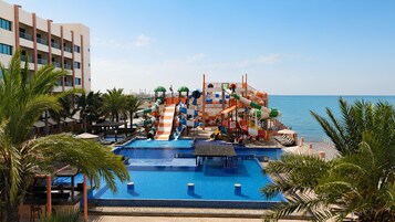 3 piscinas exteriores, guarda-sóis, espreguiçadeiras 