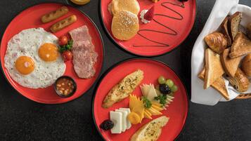 Café da manhã com buffet todos os dias mediante uma taxa