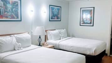 Quarto Superior, 2 camas de casal, não fumadores, frigorífico e micro-ondas | Cortinas/cortinados opacos, Wi-fi grátis, roupa de cama fornecida