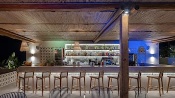 Bar junto à piscina