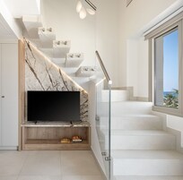 Deluxe Maisonette with Sea View | Área de estar | TV de tela plana