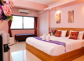 Deluxe Double Room | Frigobar, escrivaninha, Wi-Fi de cortesia, roupa de cama