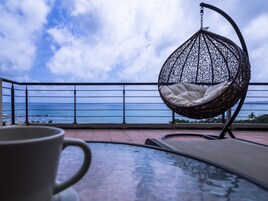 Quarto Duplo Panorâmico, vista para o oceano | Varanda