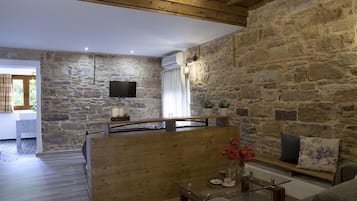 Quarto Duplo Standard | Sala | Televisor LCD, tablet