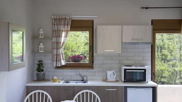Quarto Familiar | Cozinha privada | Um frigorífico, uma cafeteira/bule, uma chaleira elétrica, Congelador