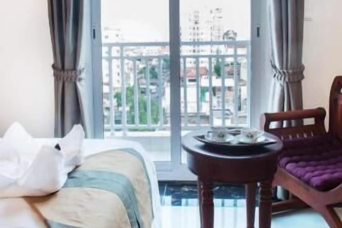 Cofre no quarto, secretária, Wi-fi grátis, roupa de cama fornecida