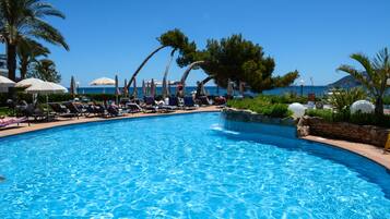 2 piscinas exteriores