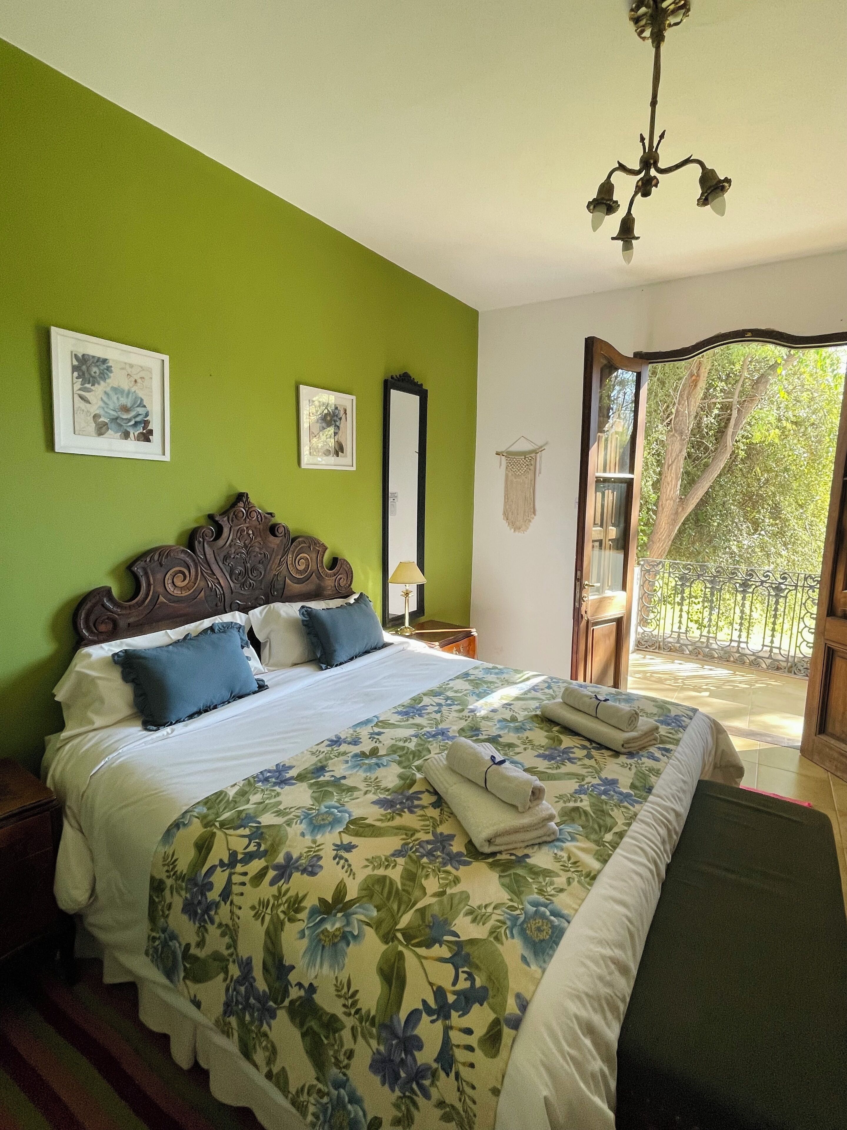 Quarto quádruplo | Roupas de cama premium, cofres nos quartos, berços grátis