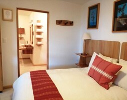 Quarto Individual Standard | Cofre no quarto, secretária, roupa de cama fornecida 