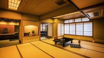 Suite Júnior, não fumadores (Japanese Style 2R, No Bath/View) | Cofre no quarto, secretária, ferro/tábua de engomar, Wi-fi grátis