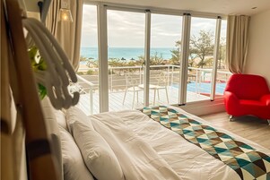 Quarto Duplo | Secretária, roupa de cama fornecida 